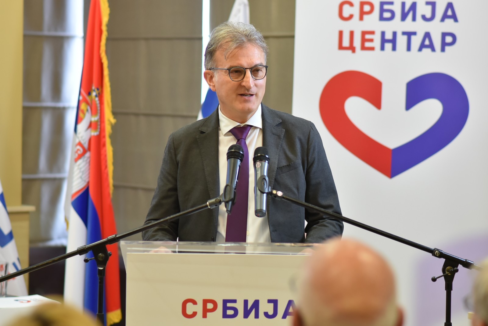 Cvejić: Vlast svoj lažni patriotizam prefarbava crtanjem simbola i ...